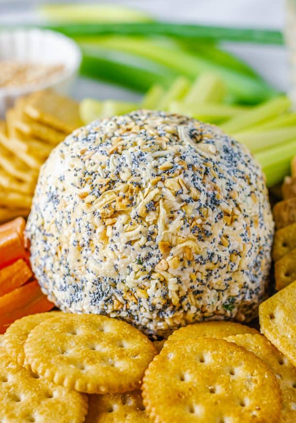 Everything Bagel Cheese Ball Appetizer Recipe