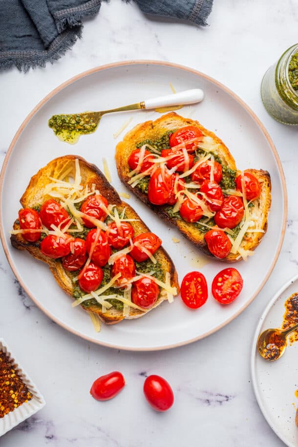 Pesto Toast Recipe with Tomatoes